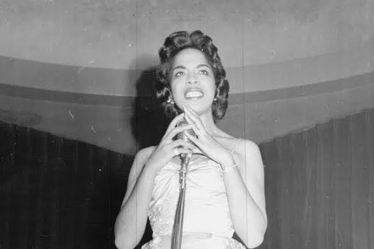 To The Lady In The Spotlight – A Midsummer’s Nightingale Playlist – DJ ...